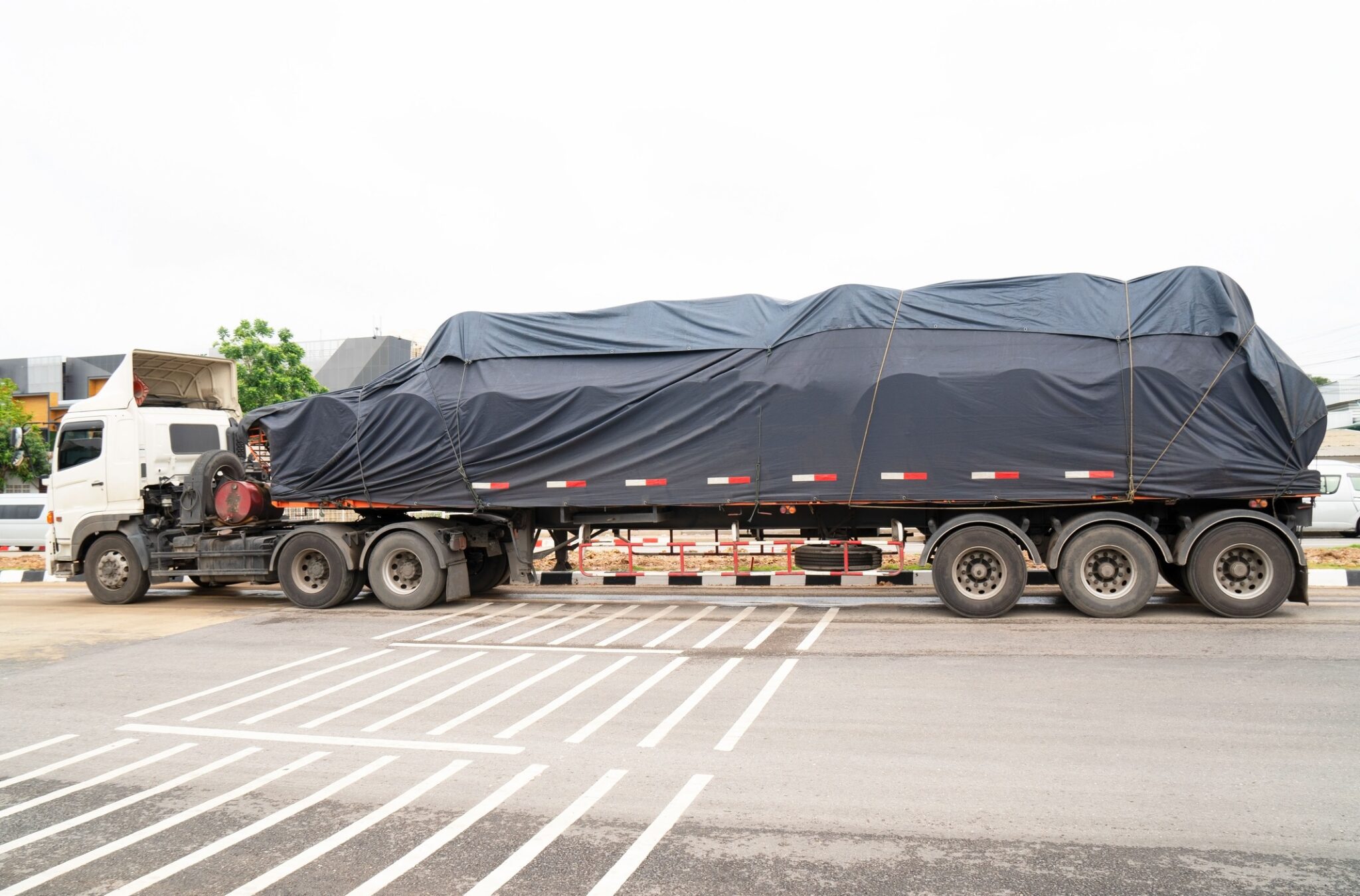 Comparing Shrink Wrap and Tarp Coverage - Wrapping Services